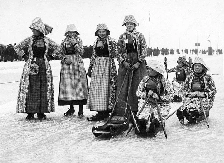 Caps Galore—Dutch Traditional Caps and their many Personalities ...