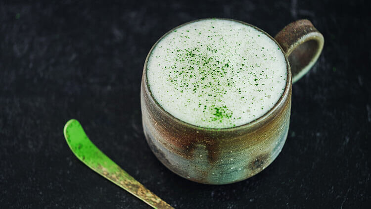 How to Make a Hot Matcha Latte (Plant Based) — Ooika (覆い香)