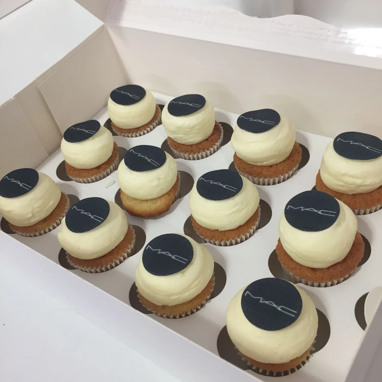 Hey Little Cupcake Manchester - Cupcakes, Brownies, Cakes, Cookies