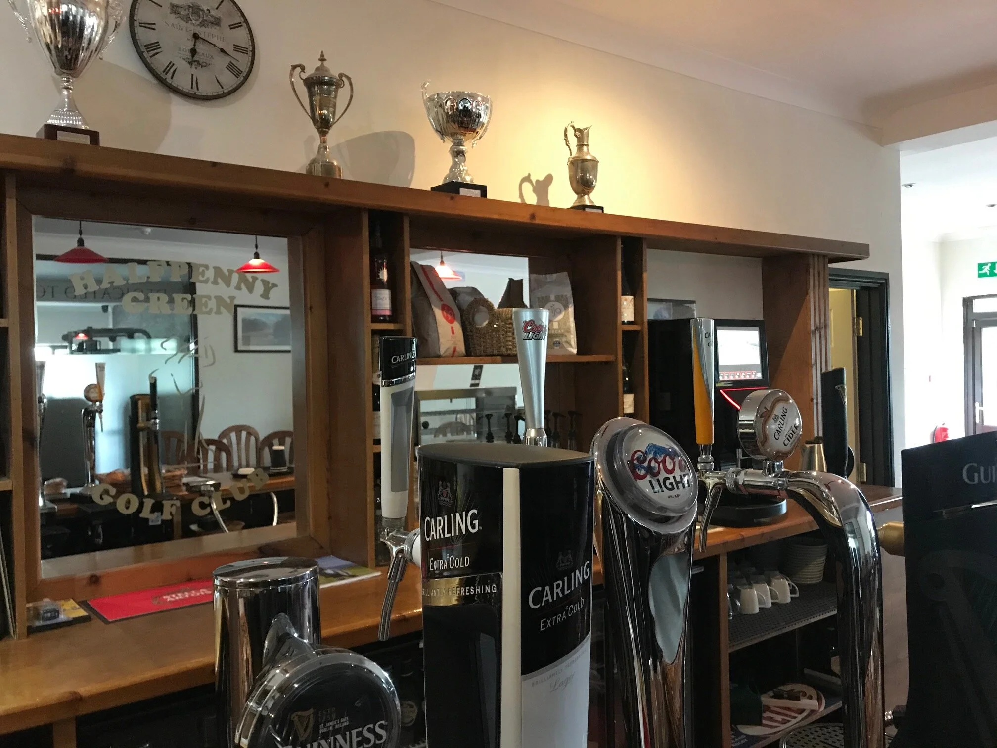Coffee Lounge Bar - Floodlit Golf Course 9 Hole 18 Tee — Halfpenny ...
