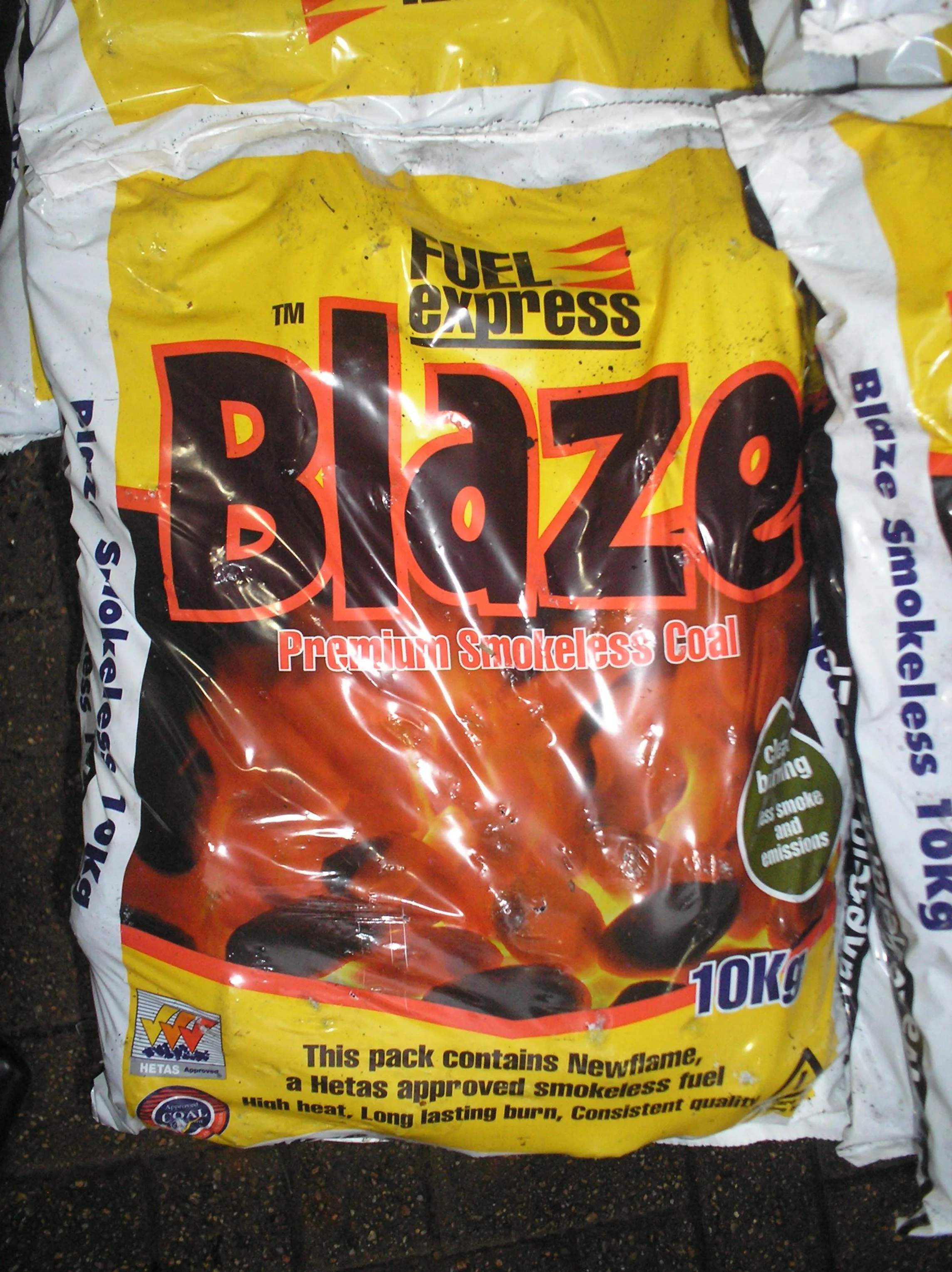 Oxbow Red Briquettes 20KG — Knights Garden Centre