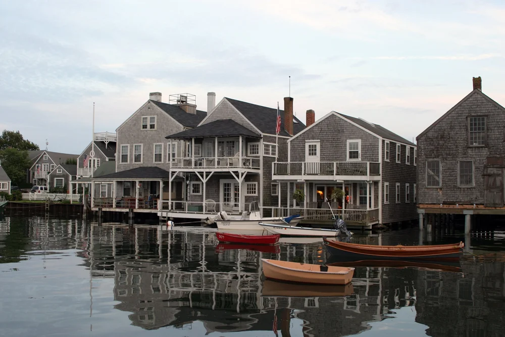 Free guided walking and biking tours of Nantucket — morenantucket.com