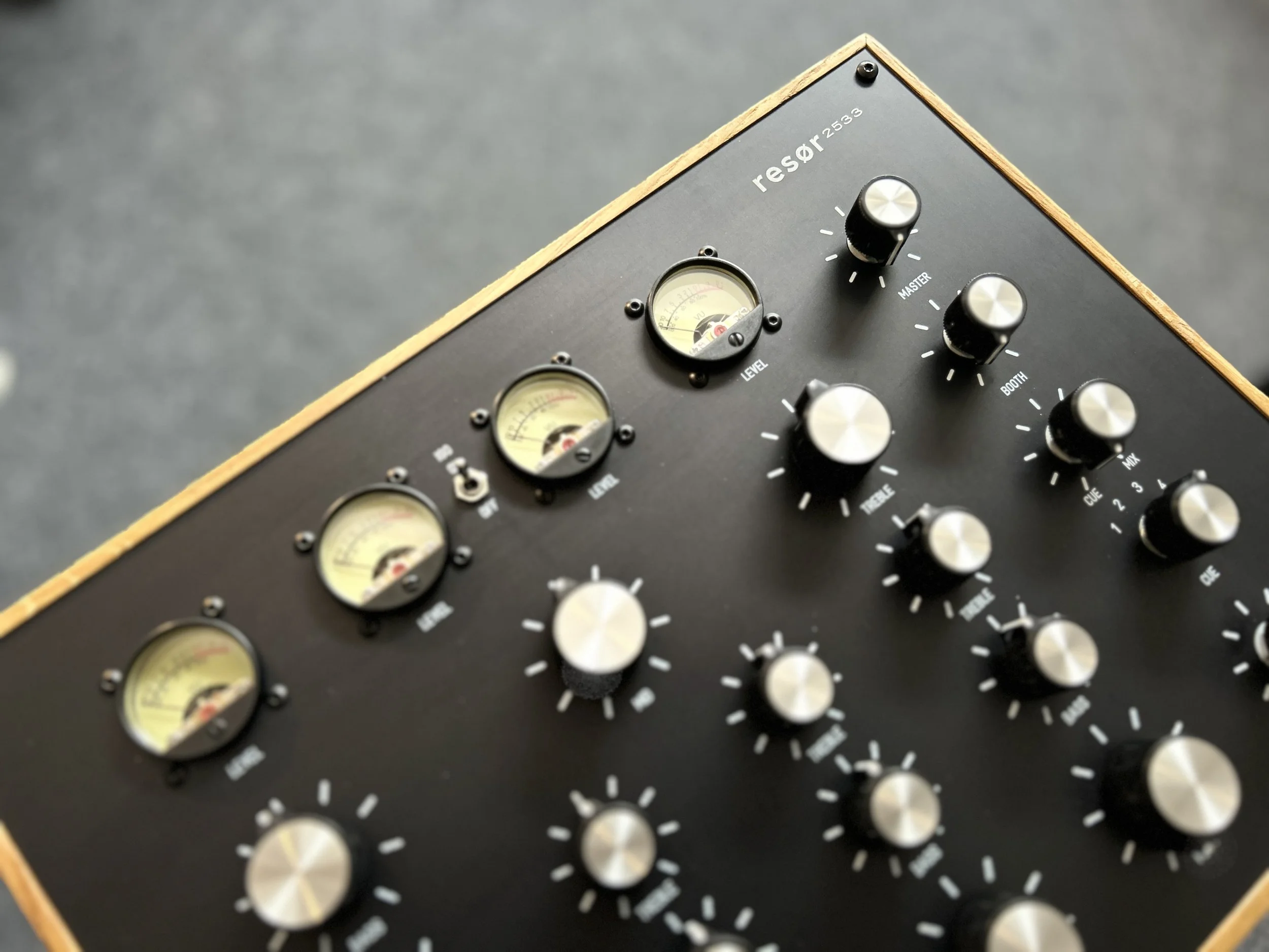 Resør Electronics - Discrete Rotary DJ Mixers - Handcrafted in Berlin ...