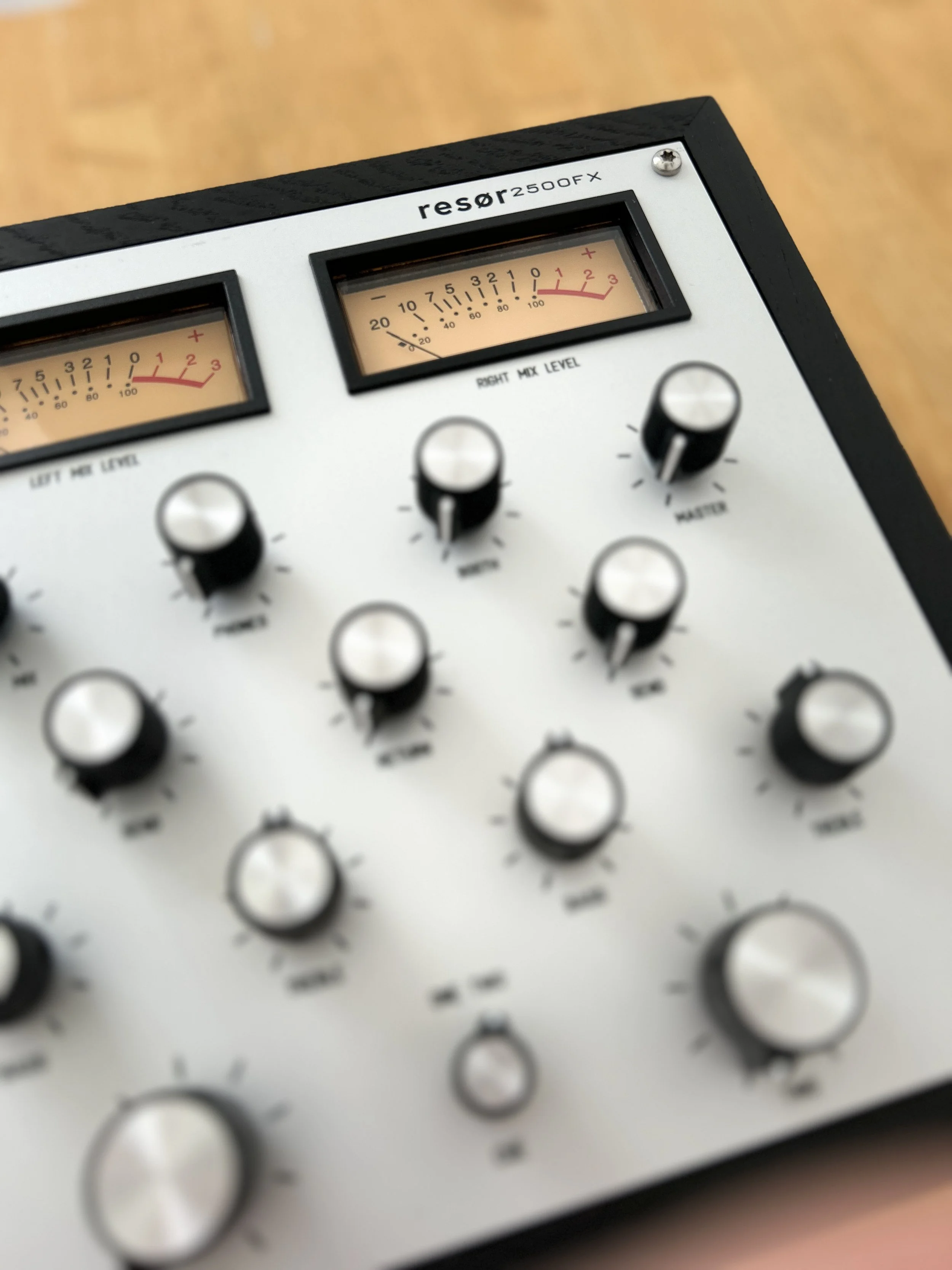 Resør Electronics - Discrete Rotary DJ Mixers - Handcrafted in Berlin ...