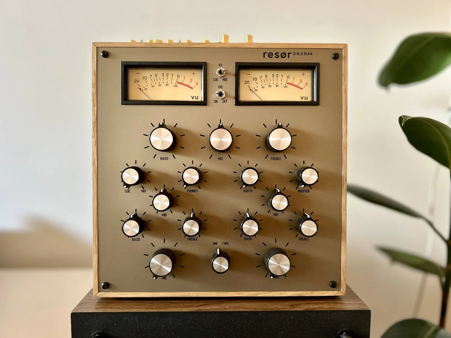 resør electronics - Rotary DJ Mixers handcrafted in Berlin
