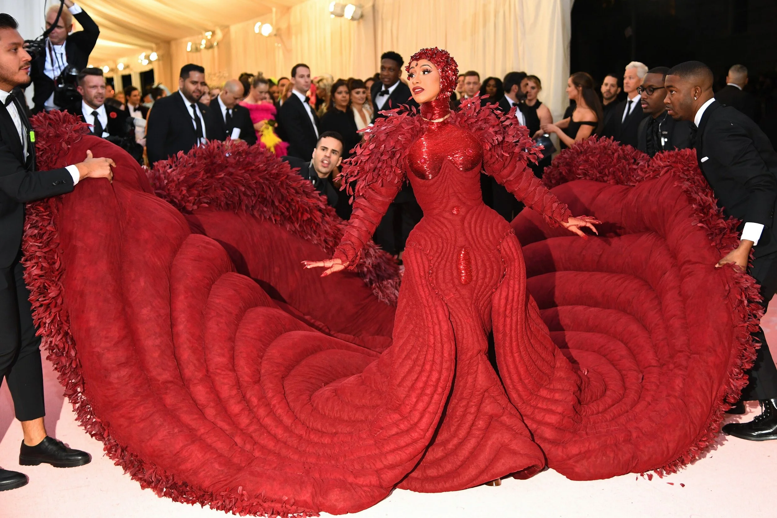 Kim Kardashian s Met Gala 2021 Outfit What Does It Mean Queen s Kim Kardashian s Met Gala 2021 Outfit What Does It Mean Queen s