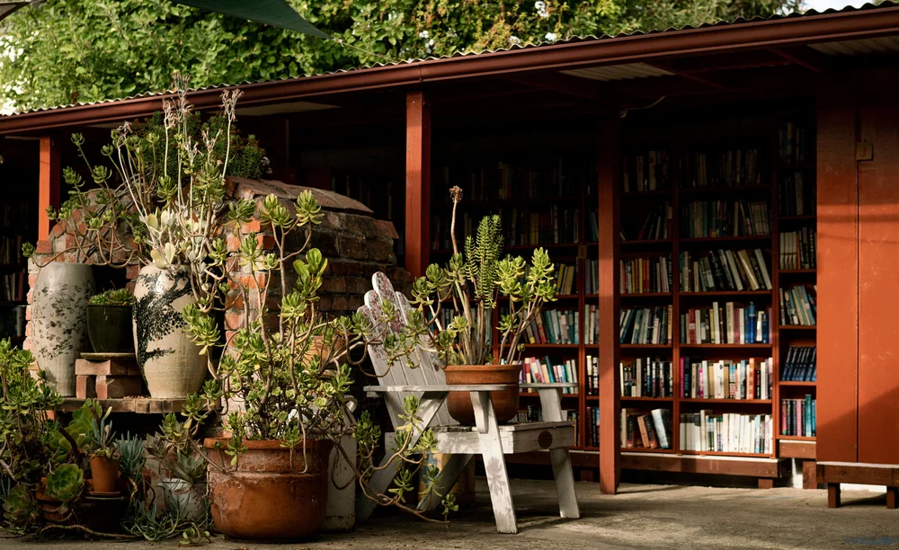 5 Wonderful Outdoor Bookshops to Visit This Summer - Bookstr
