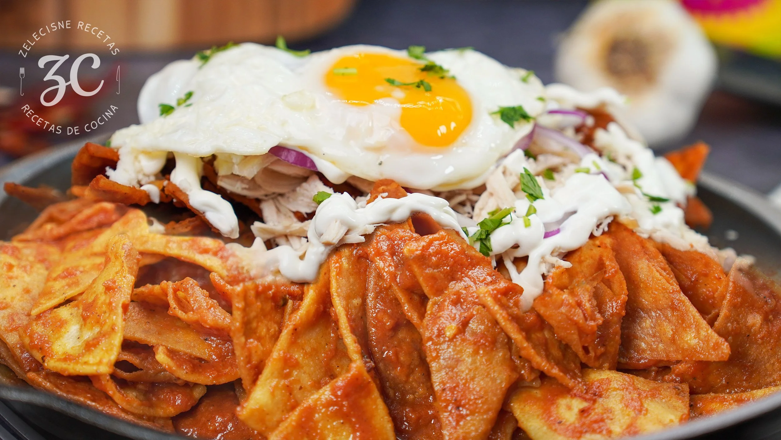 Chilaquiles Rojos Con Pollo