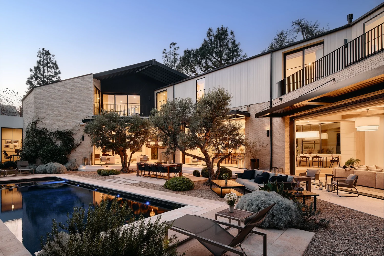 1054 Angelo Dr — Richard Ehrlich Luxury Los Angeles Real Estate
