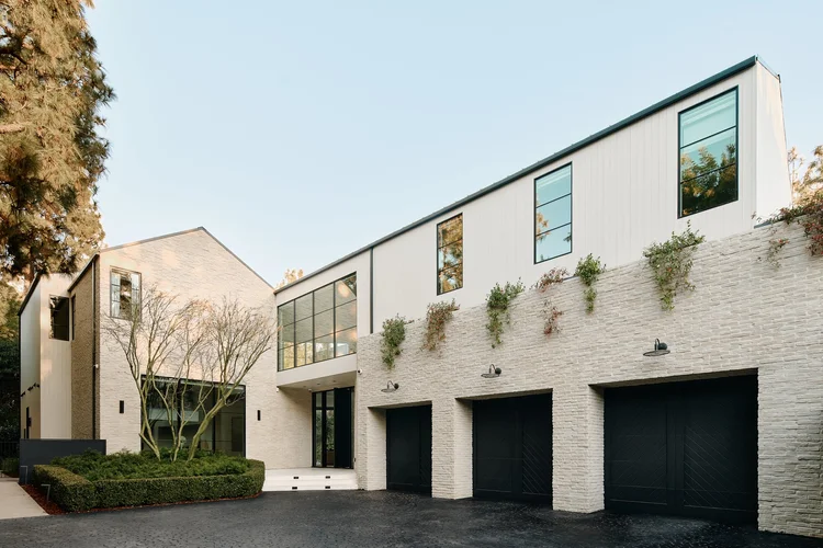 1054 Angelo Dr — Richard Ehrlich Luxury Los Angeles Real Estate