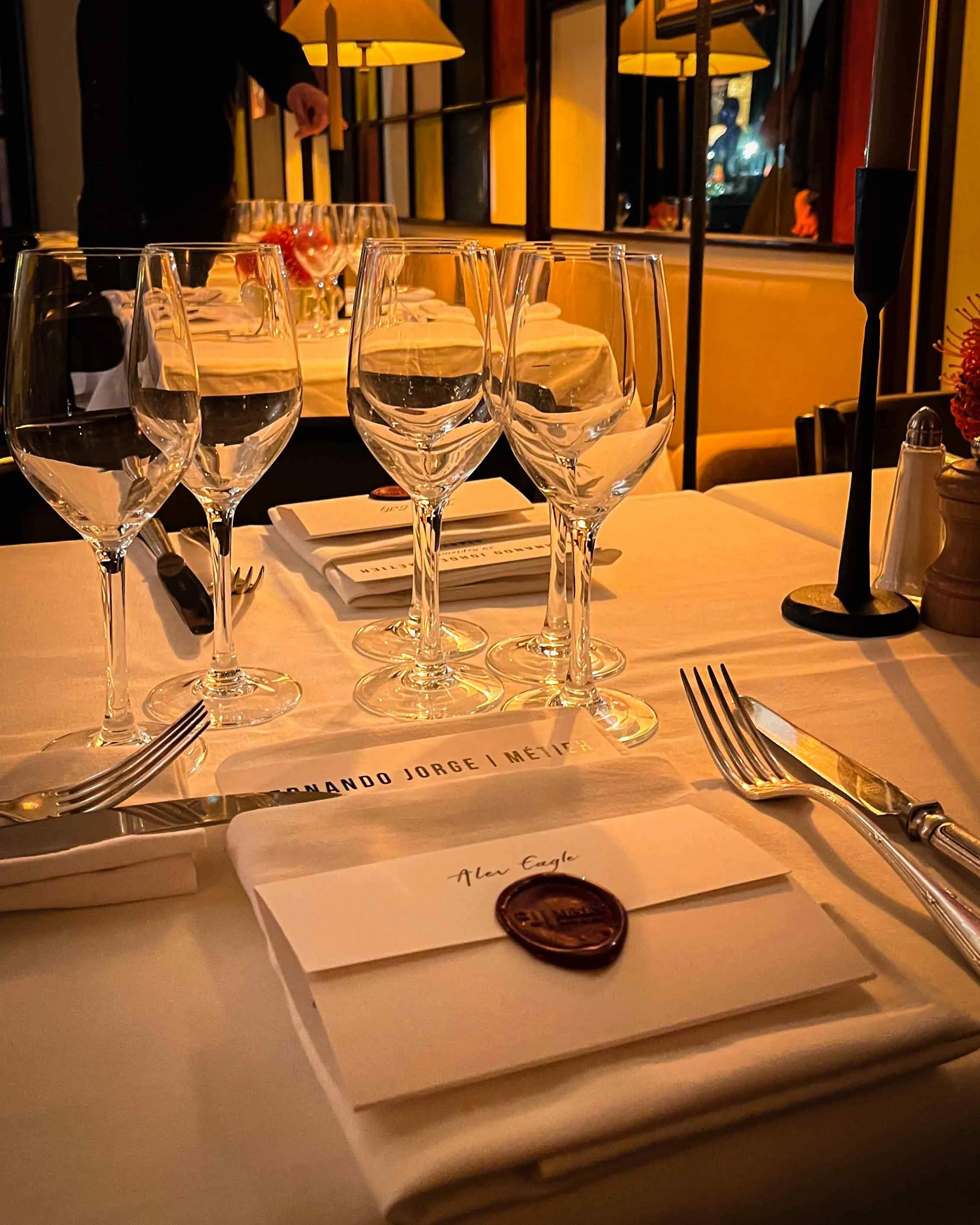 Calligraphie sur marque-place - Fernando Jorge x Metier — Calliphanie