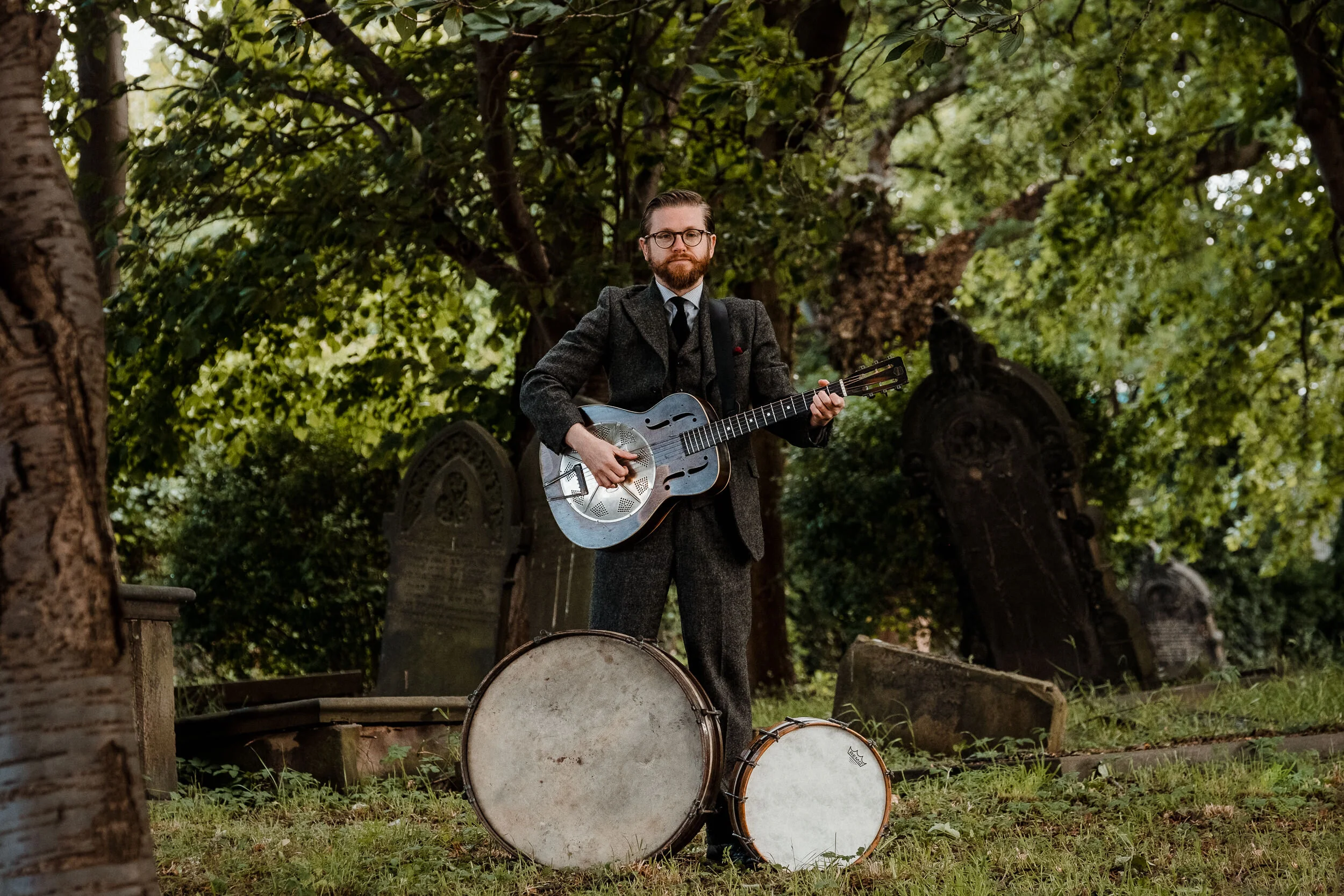 MARTYN ROPER—FOLK & BLUES ONE-MAN-BAND