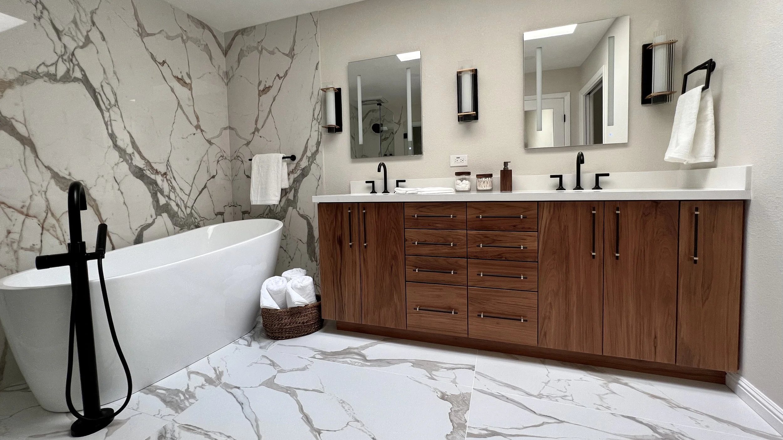 DEBRA WINSTON INTERIOR DESIGN