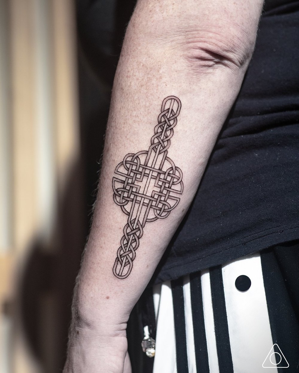 The Razor’s Edge: A Celtic Knot Tattoo Embracing Occam’s Razor by 1MM ...