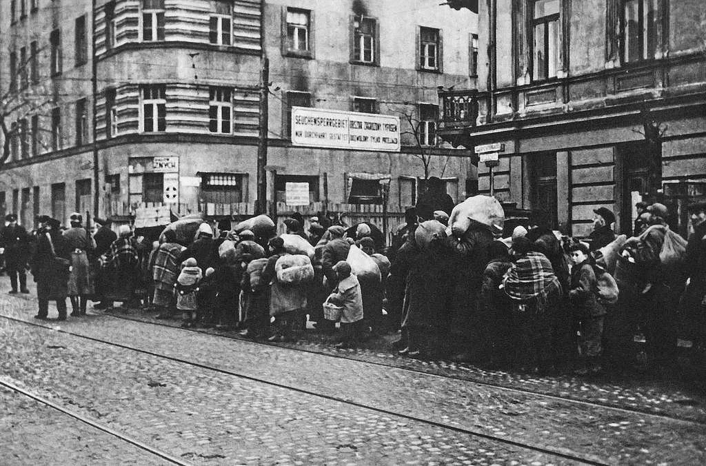 Warsaw Ghetto Uprising | Introduction — The Holocaust Memorial Museum ...