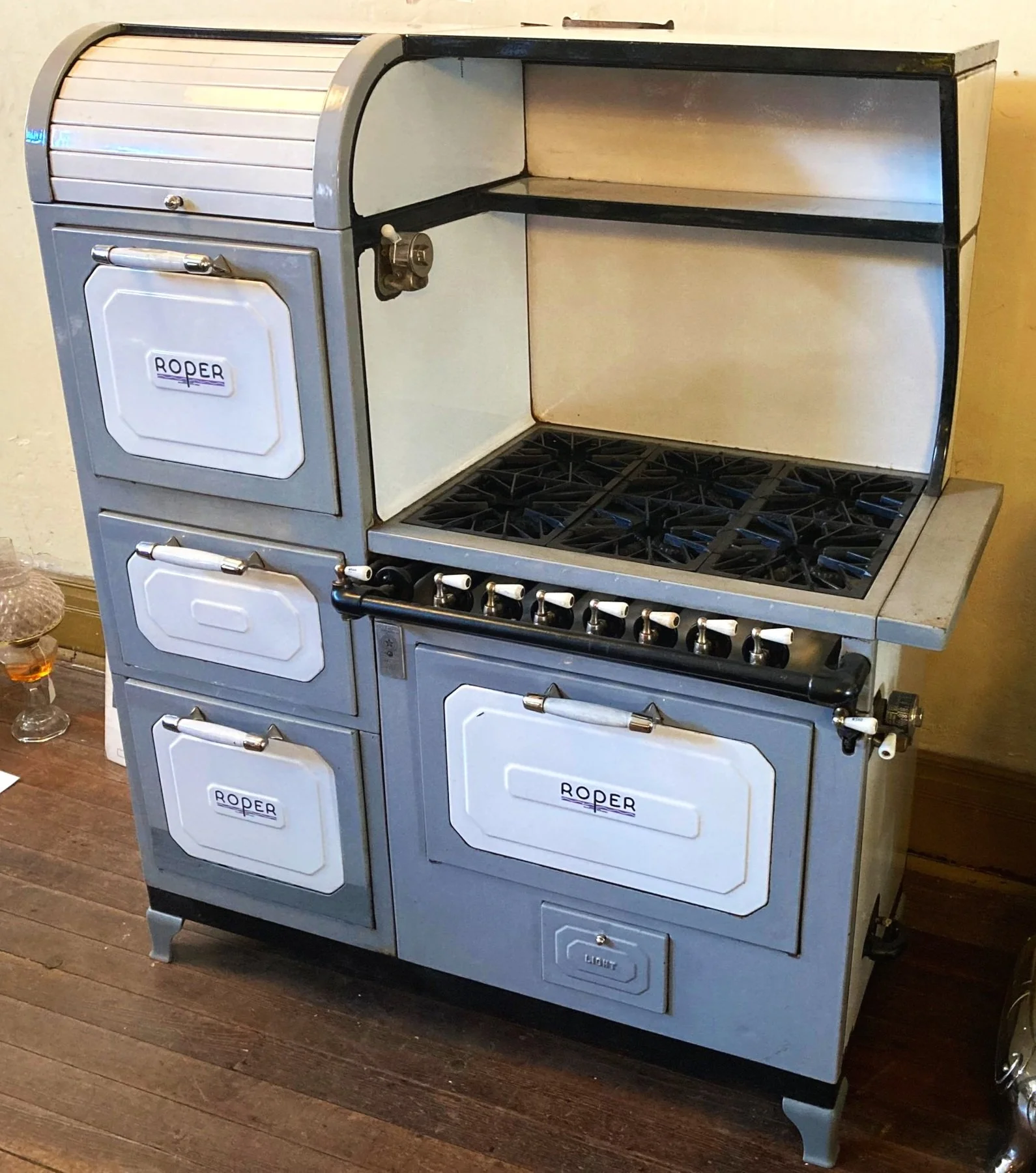 Antique Gas Stoves — Mill Creek Antiques (Home)