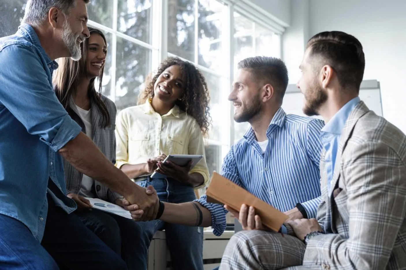 11 Effective Ice Breakers For Any Team | Bar None Games