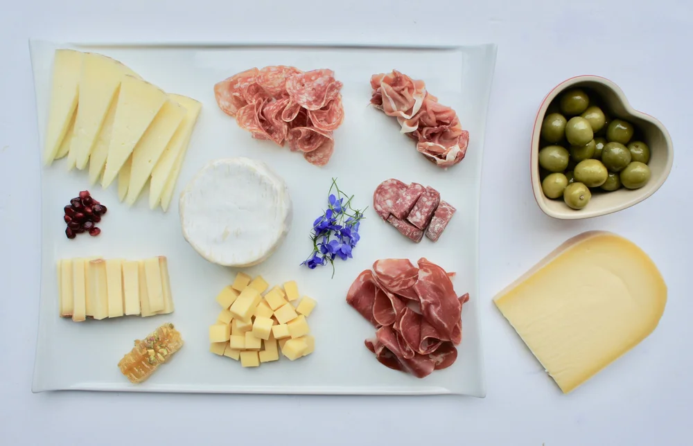 This is How to Make The Ultimate Cheese-Graze Board For All Your Summer ...