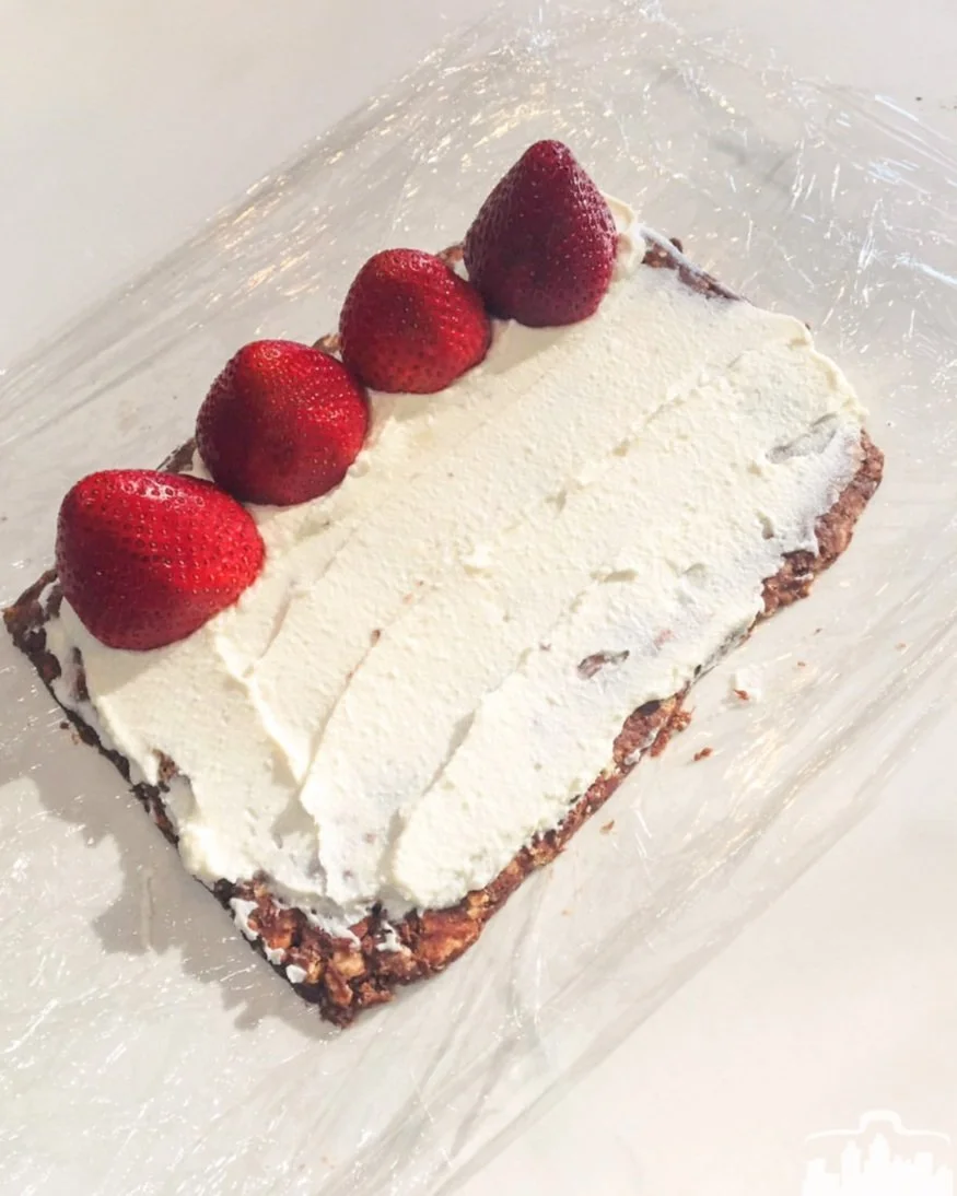 Best No-Bake Strawberry Roulade | Easy Creamy Dessert with Fresh ...