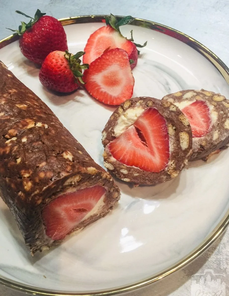 Best No-Bake Strawberry Roulade | Easy Creamy Dessert with Fresh ...
