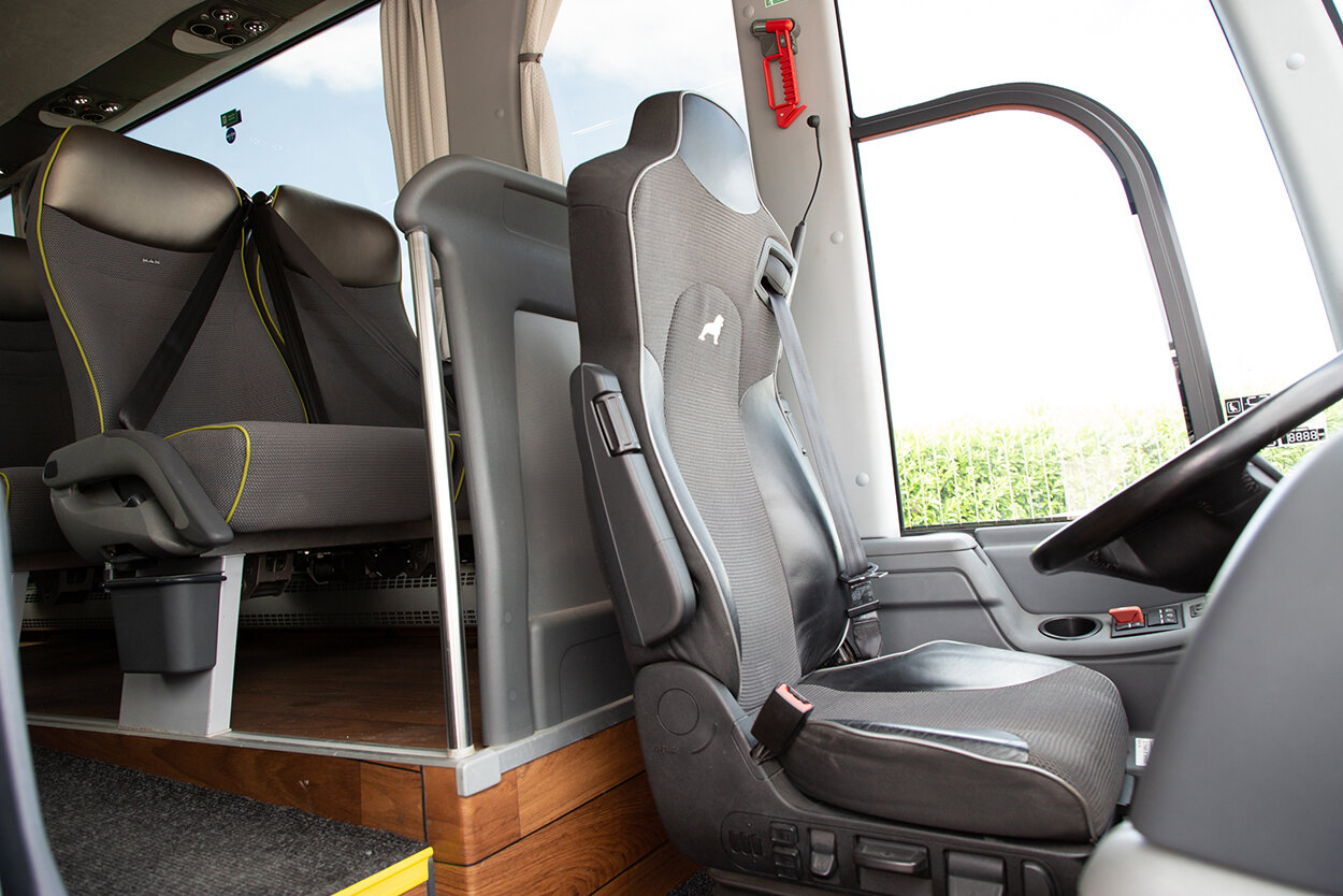 Location autocar grand tourisme sans chauffeur — Lambert Locations