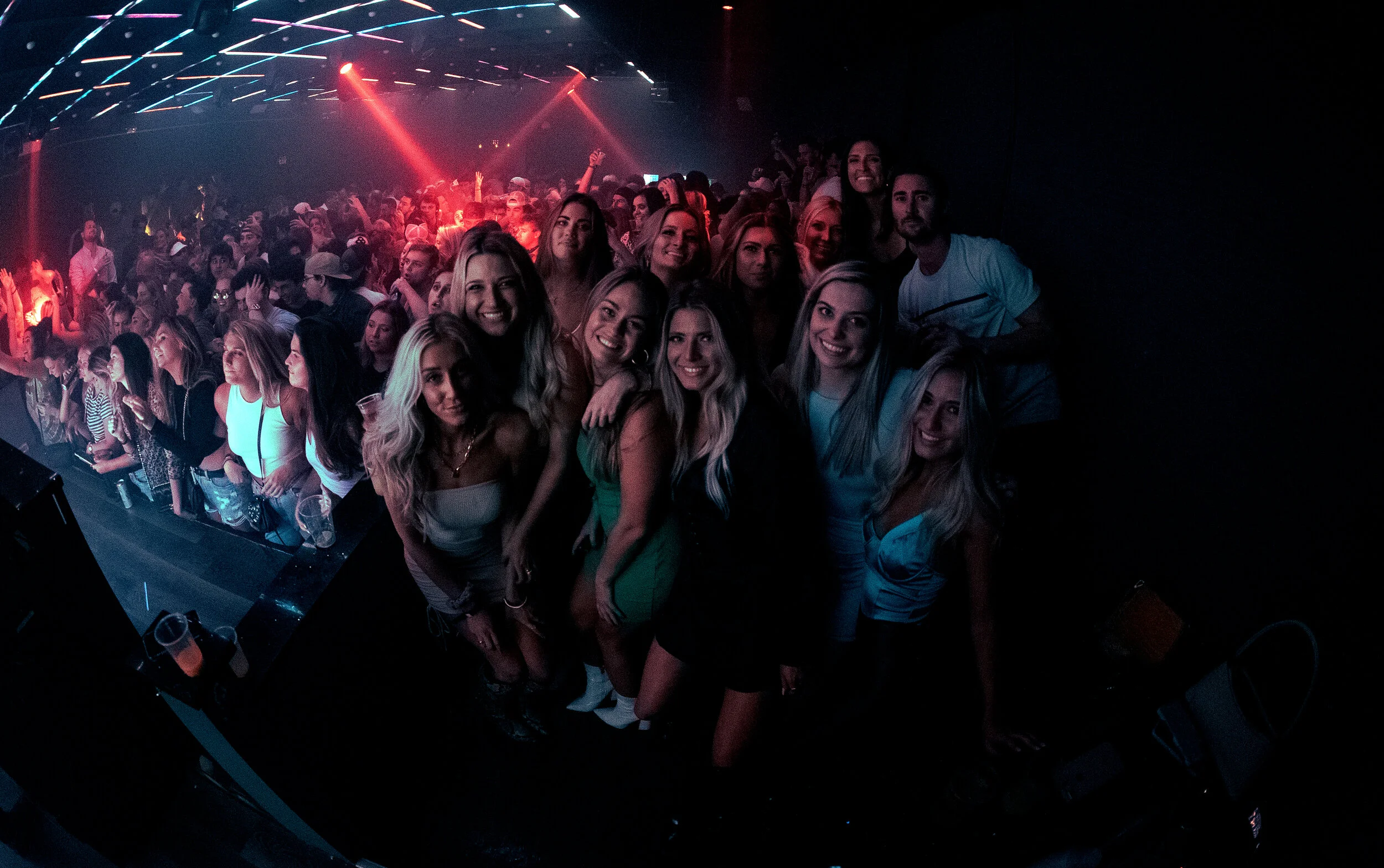 VIP TABLE SERVICE — Trio