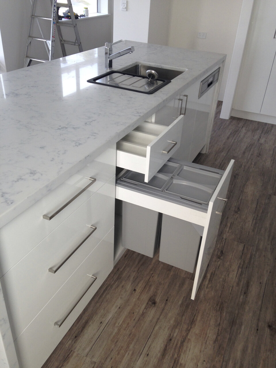 Unity cabinets carpentry, renovation, cabinet construction and kitchen installation Mandurah.
