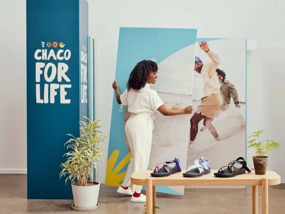 Freestanders — Brightformat