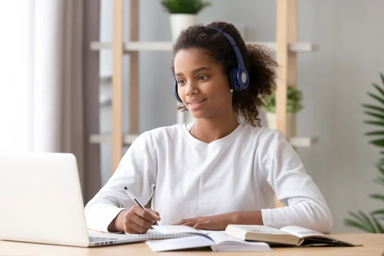 Volunteer as an online tutor | LAUSD partner | Step Up Tutoring