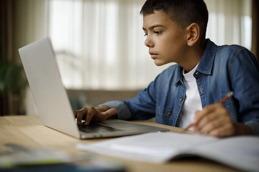 Volunteer as an online tutor | LAUSD partner | Step Up Tutoring