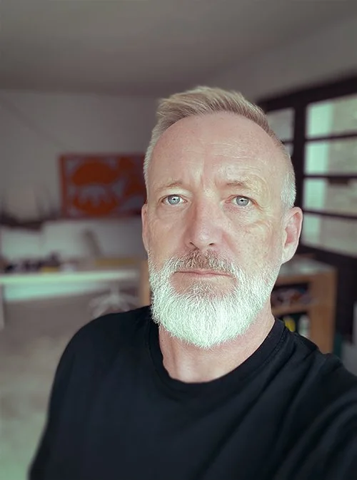 Simon Beckmann is an interdisciplinary artist with a background in ...