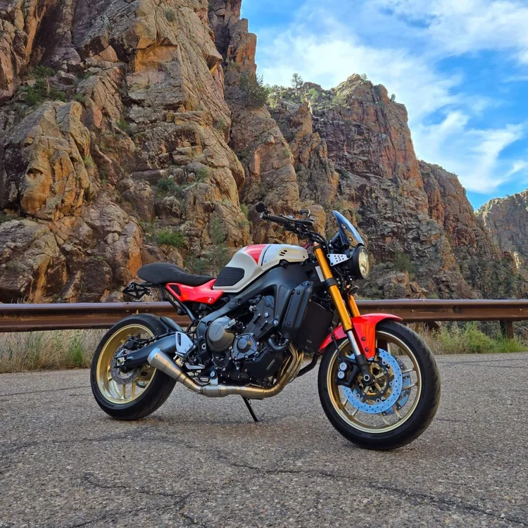 Carbon Fibre Motorcycle Handlebars | Crosser — KELPI CUSTOM MOTO