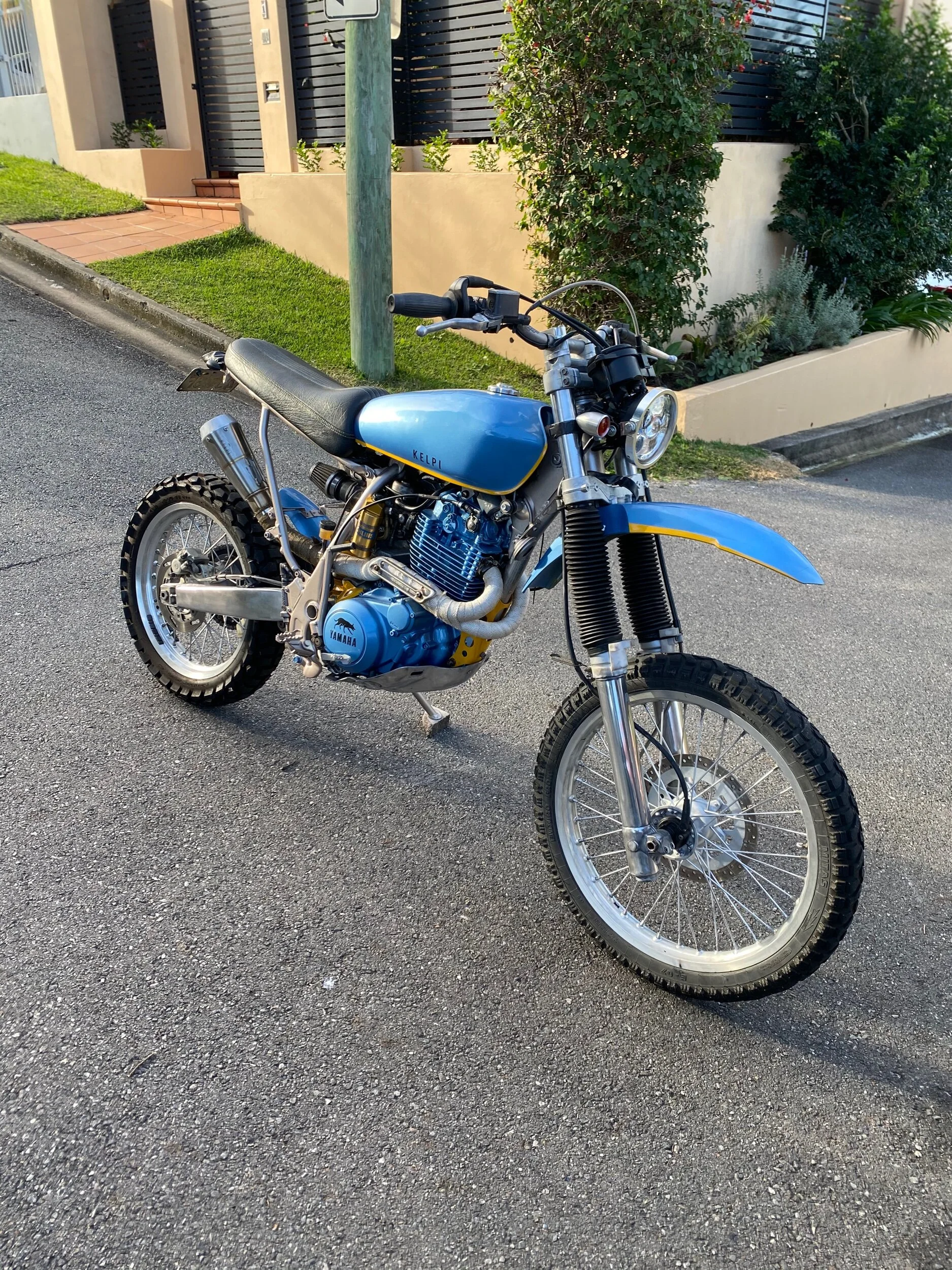 Carbon Fibre Motorcycle Handlebars | Crosser — KELPI CUSTOM MOTO