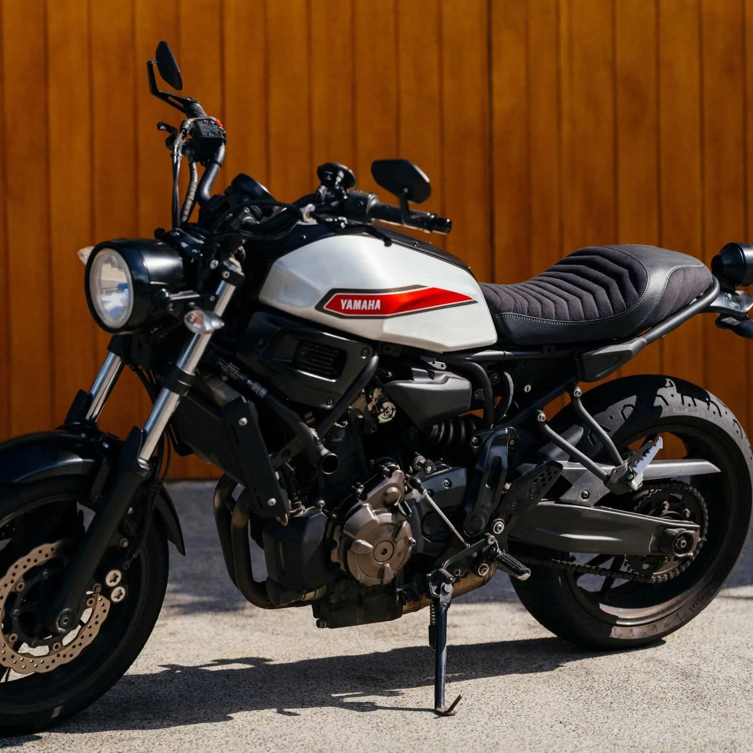 YAMAHA XSR700 CUSTOM SEAT TRIM — KELPI CUSTOM MOTO