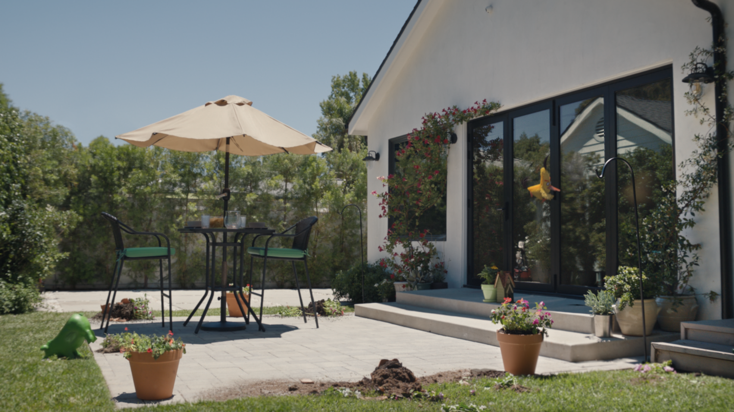 GEICO GOES HEAD TO HEAD WITH ANGRY BIRDS IN NEW AD I Born Licensing