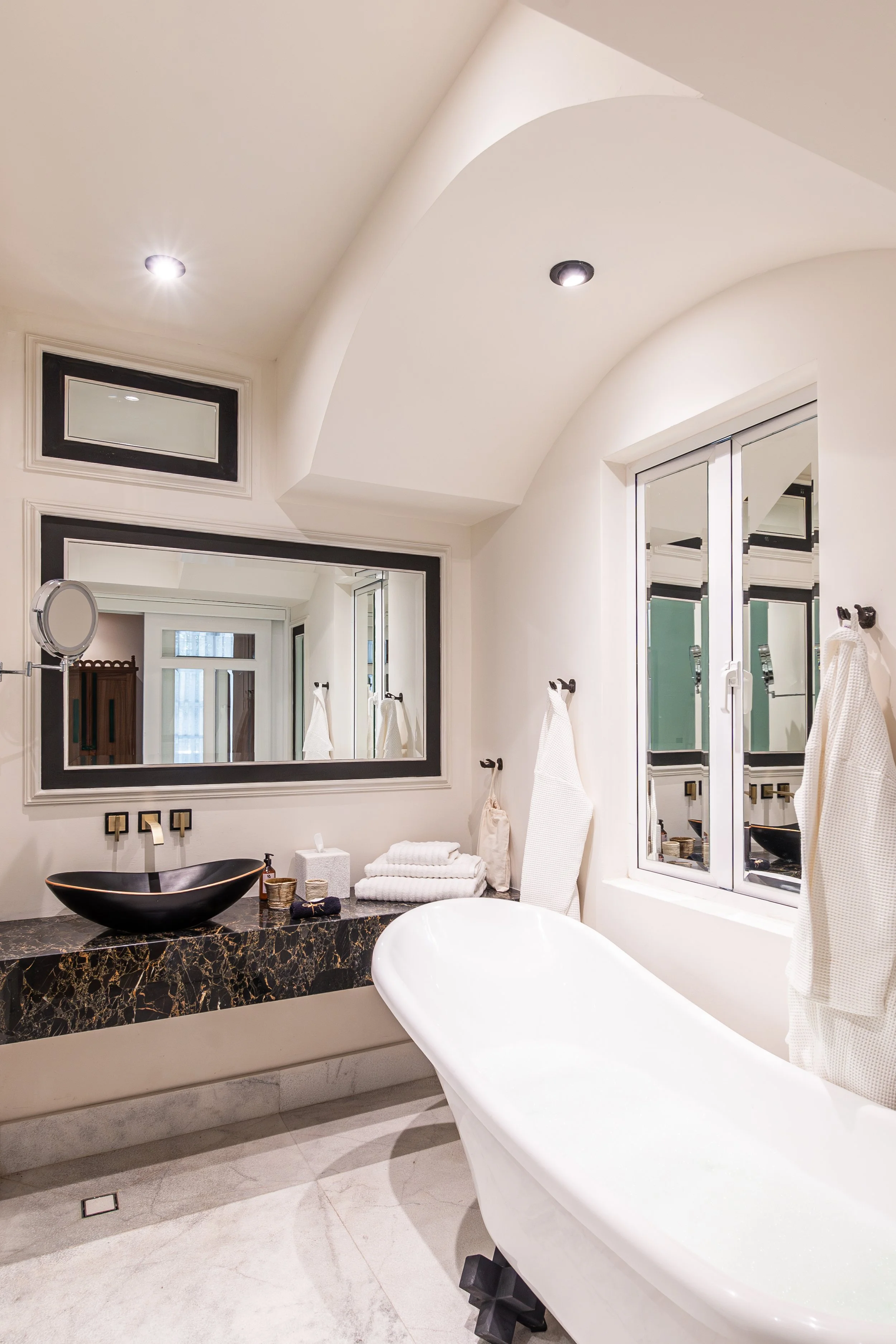 NOVA SUITE GALLERY — La Valise CDMX