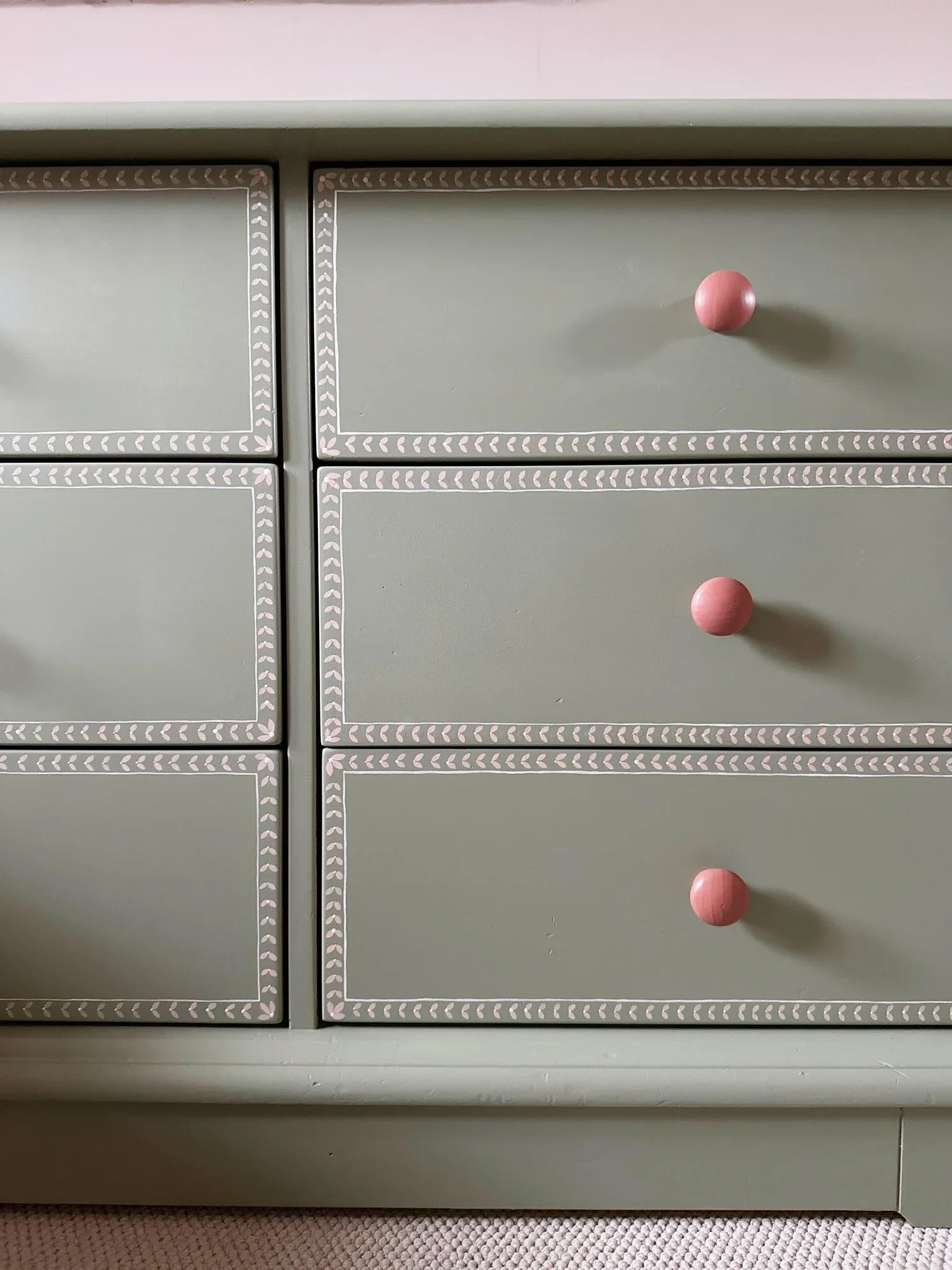 Painting Wooden Furniture: A Decorative Hand-Painted Chest of Drawers ...