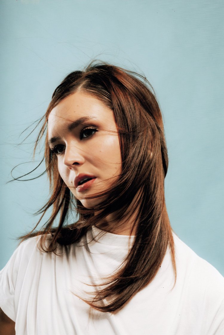 Q&A: Katie Tupper Runs Toward Clarity on "Right Hand Man" and Her Debut ...