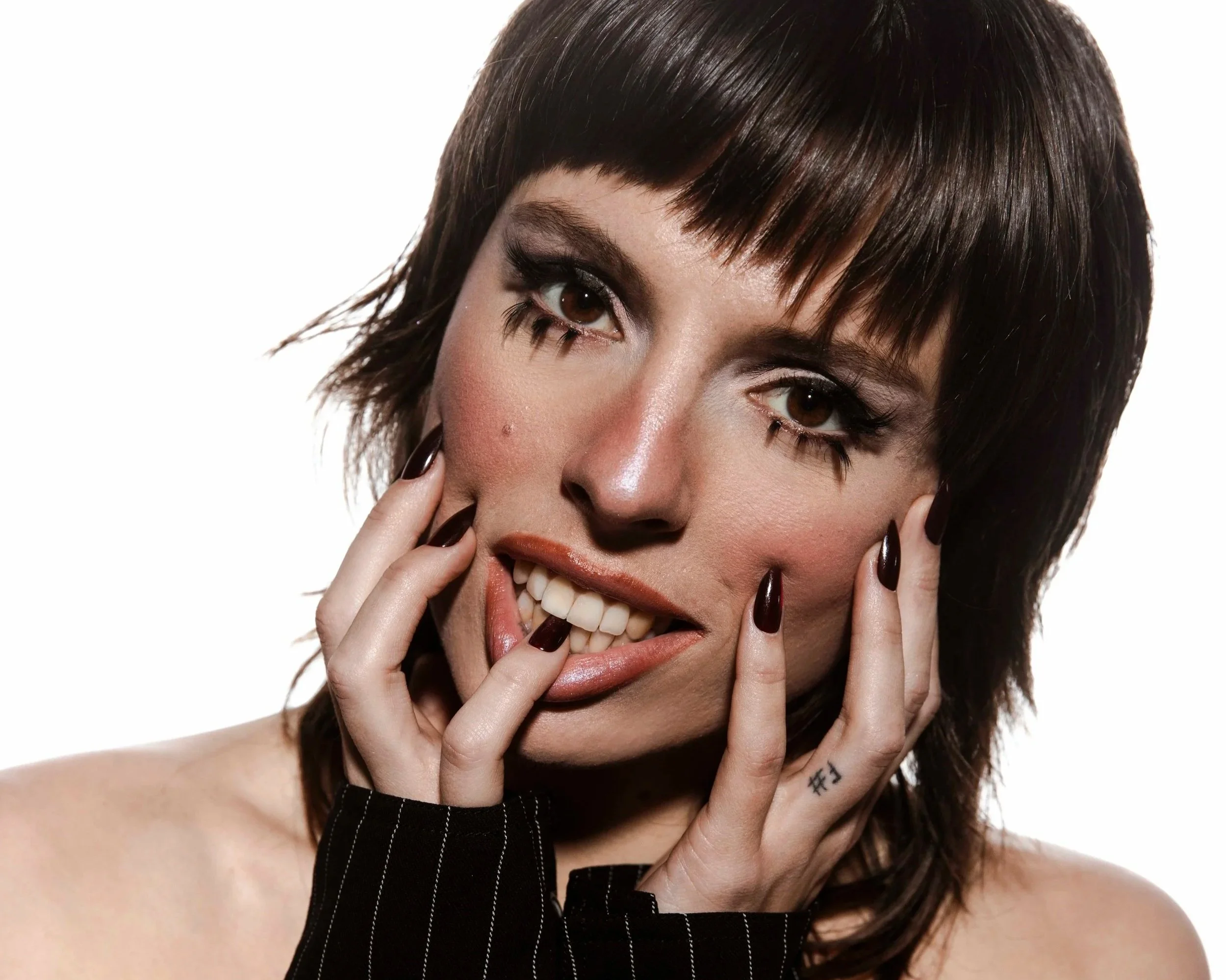 Q&A: Mia Nicolai Makes Powerful Return to Music in New EP, ‘sharing ...
