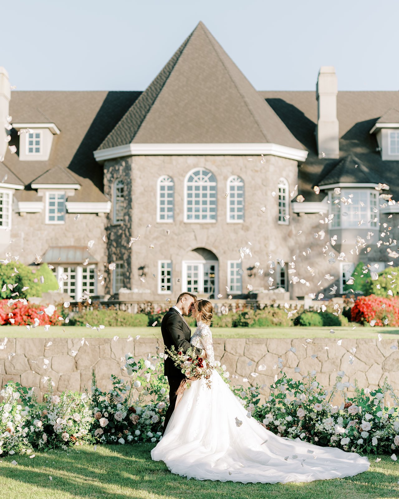 Luxury Oregon Castle Wedding Photoshoot Space — CHÂTEAU de MICHELLIA