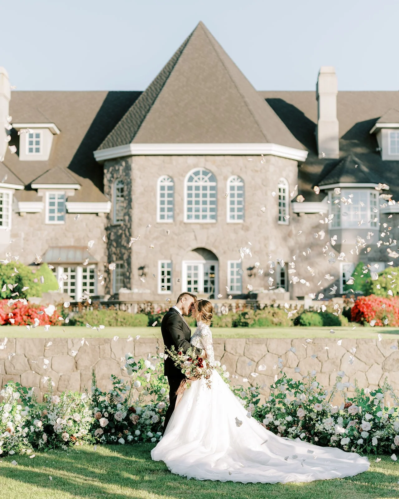Luxury Oregon Castle Wedding Photoshoot Space — CHÂTEAU de MICHELLIA
