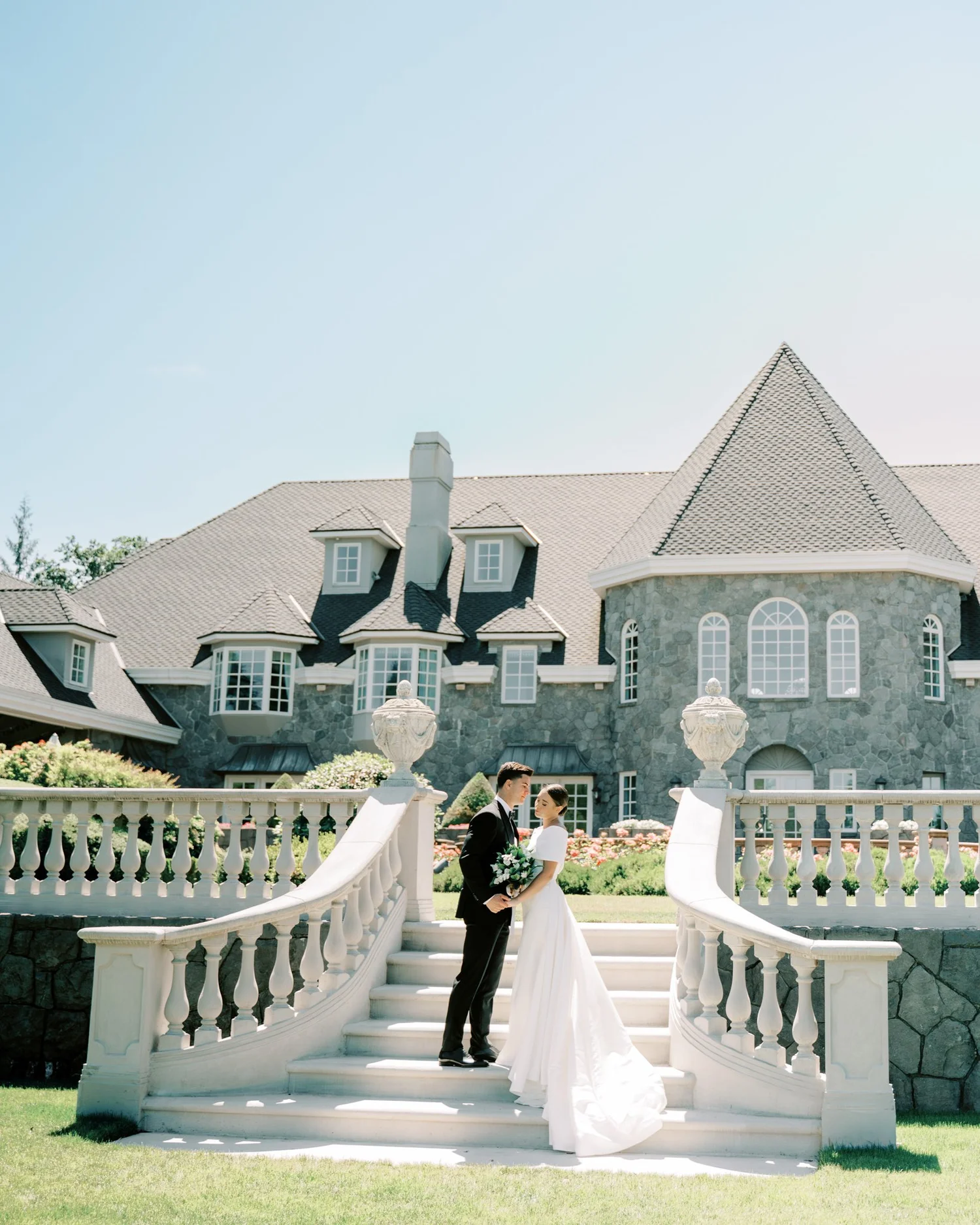 Luxury Oregon Castle Wedding Photoshoot Space — CHÂTEAU de MICHELLIA