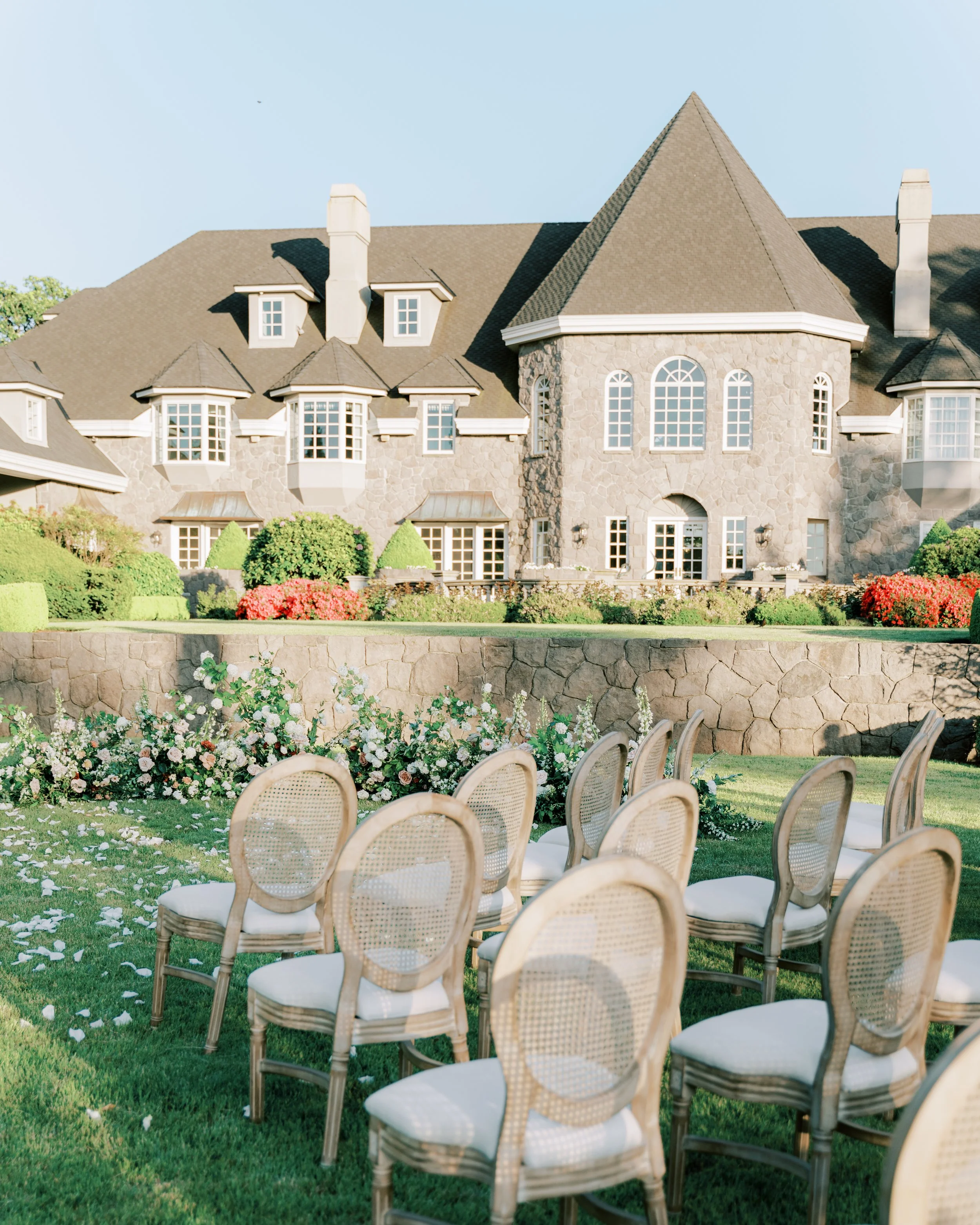 Luxury Oregon Castle Wedding Photoshoot Space — CHÂTEAU de MICHELLIA