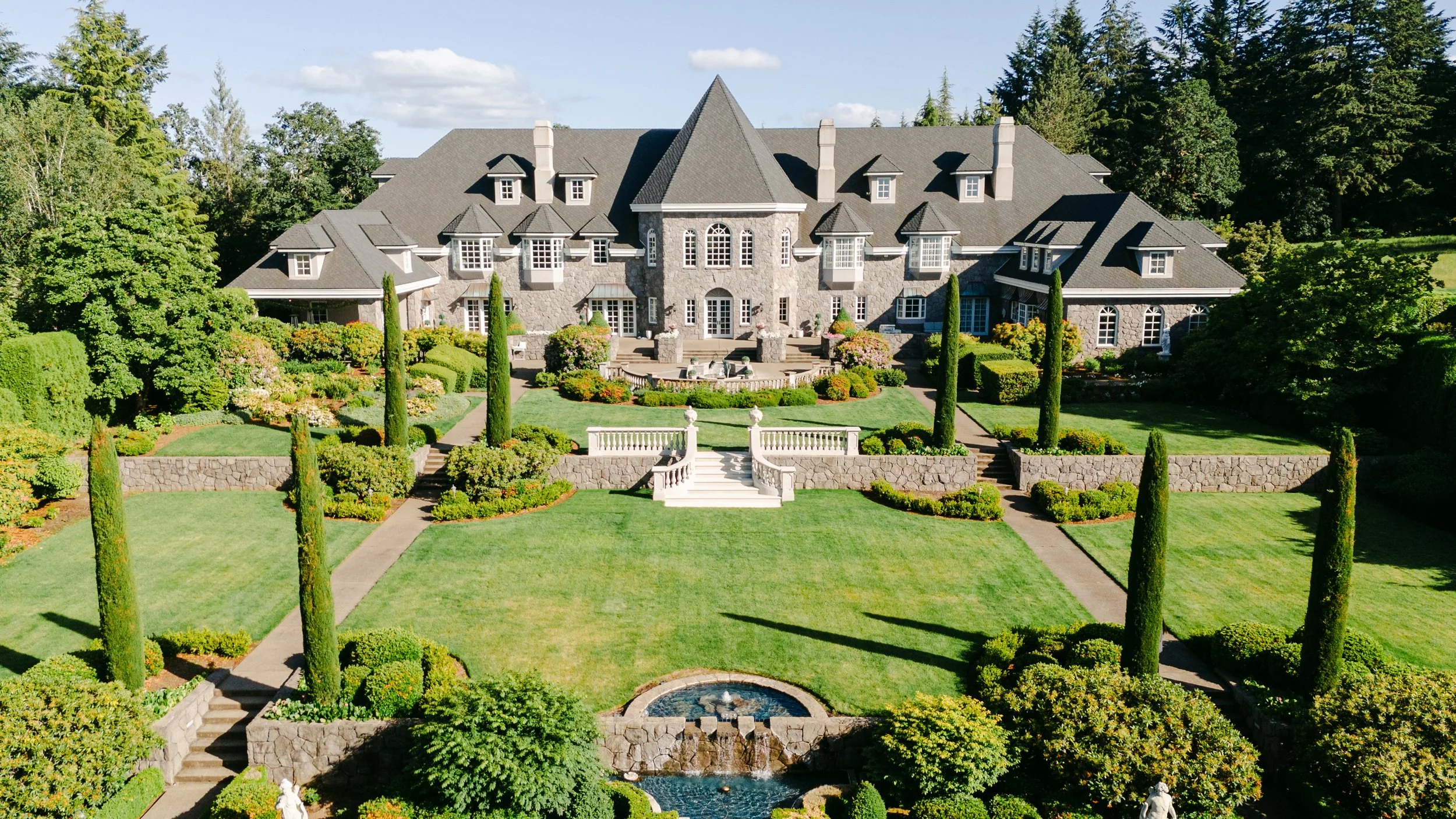 Luxury Oregon Castle Wedding Photoshoot Space — CHÂTEAU de MICHELLIA