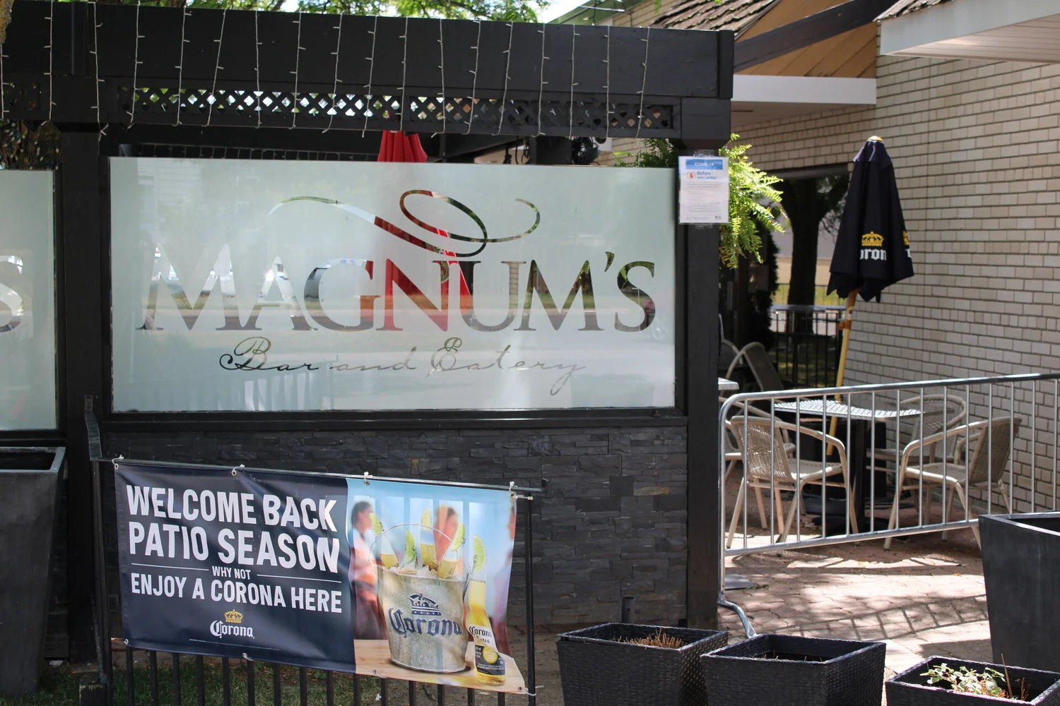 Magnums Bar & Eatery