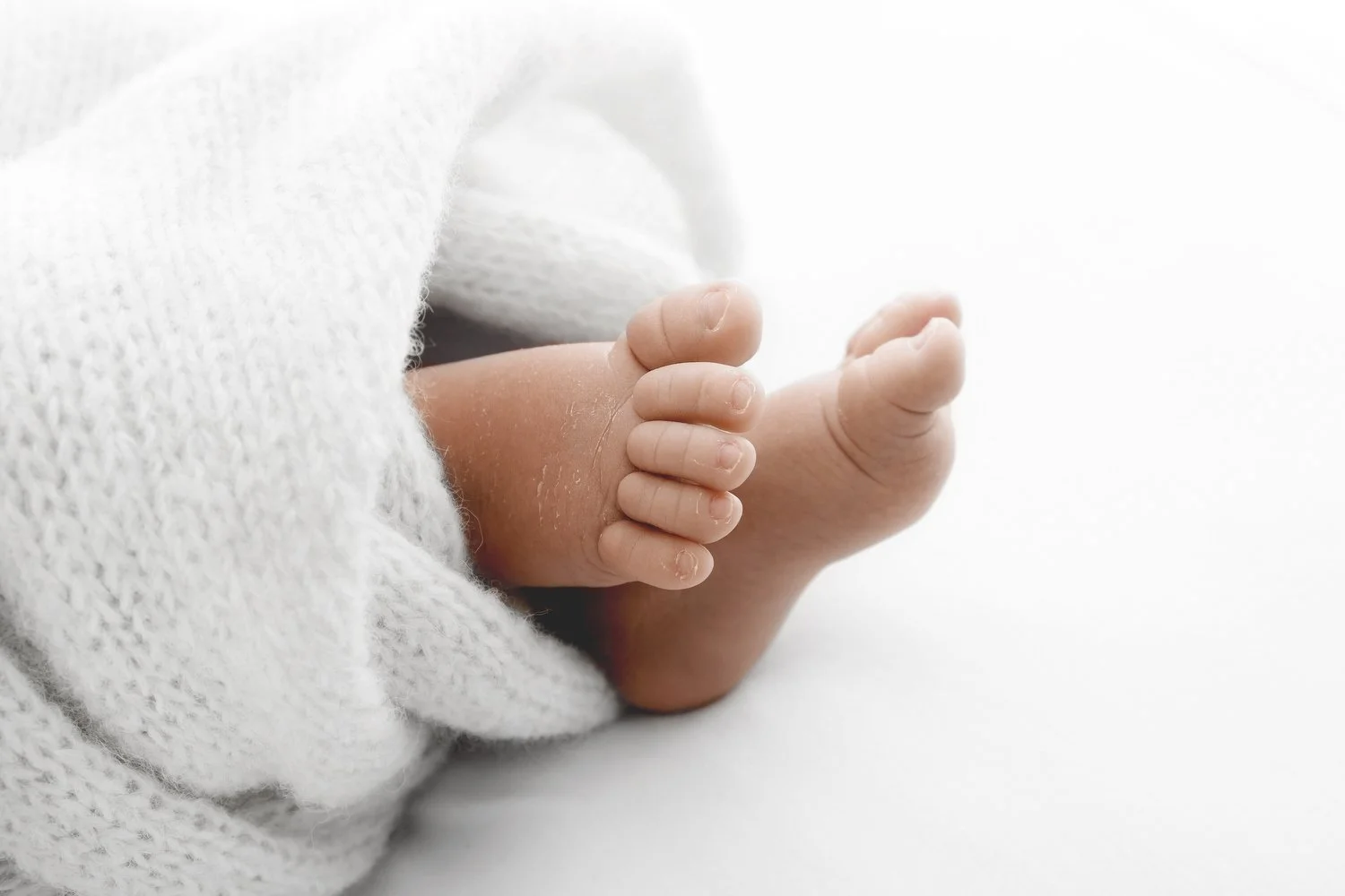 Photographing newborn baby's feet is really important. Creative ideas ...