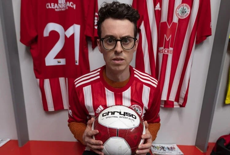 Co-writer of THE PLAY THAT GOES WRONG Jonathan Sayer to release ...