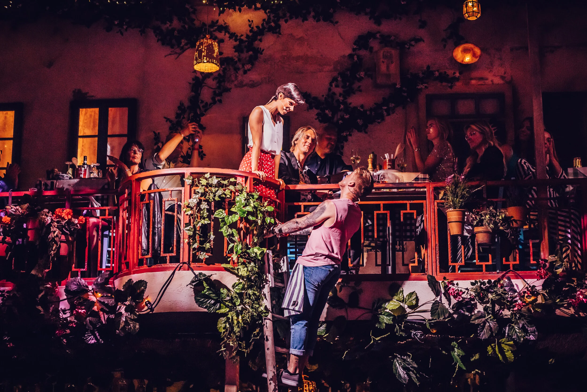 Full cast announced for MAMMA MIA! THE PARTY at the O2 London | West ...