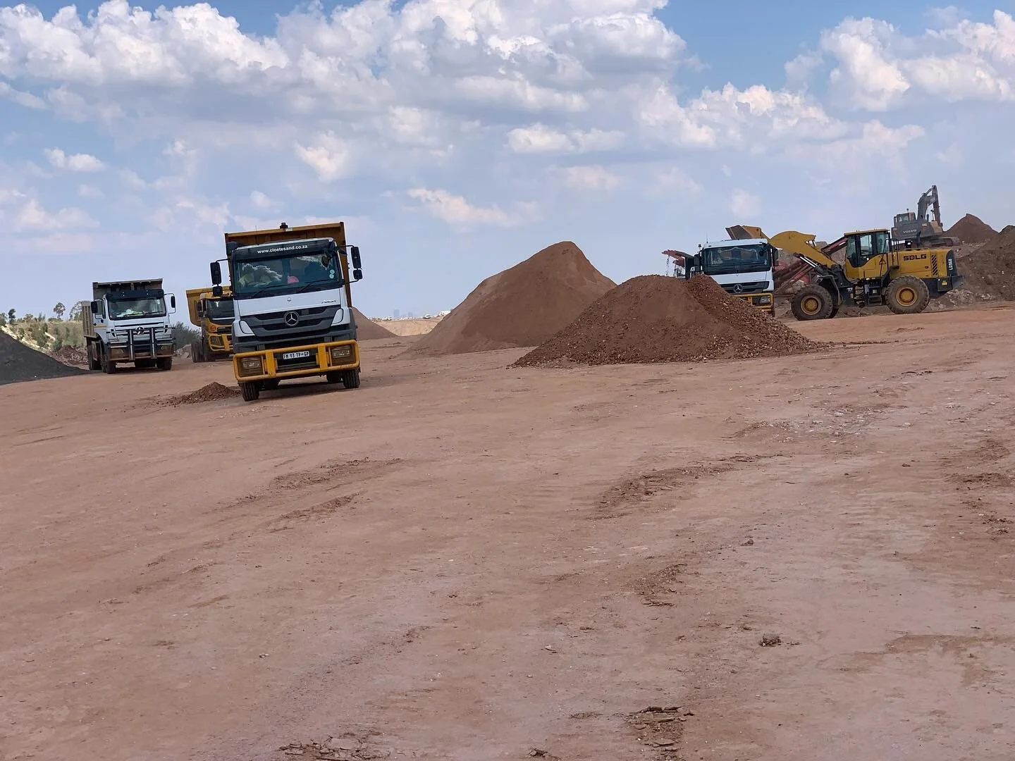 Unisys Tipper Trucks for Hire