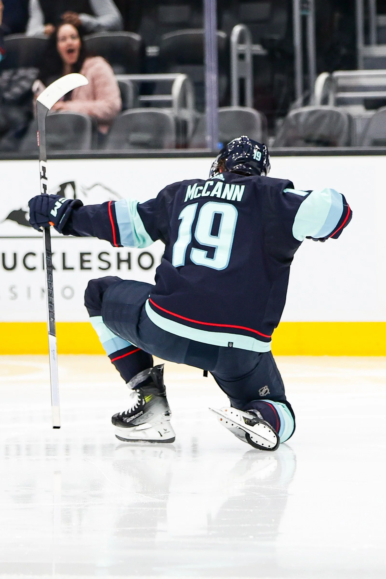 In a battle of Pacific Northwest rivals, Kraken take down NHL’s best in ...